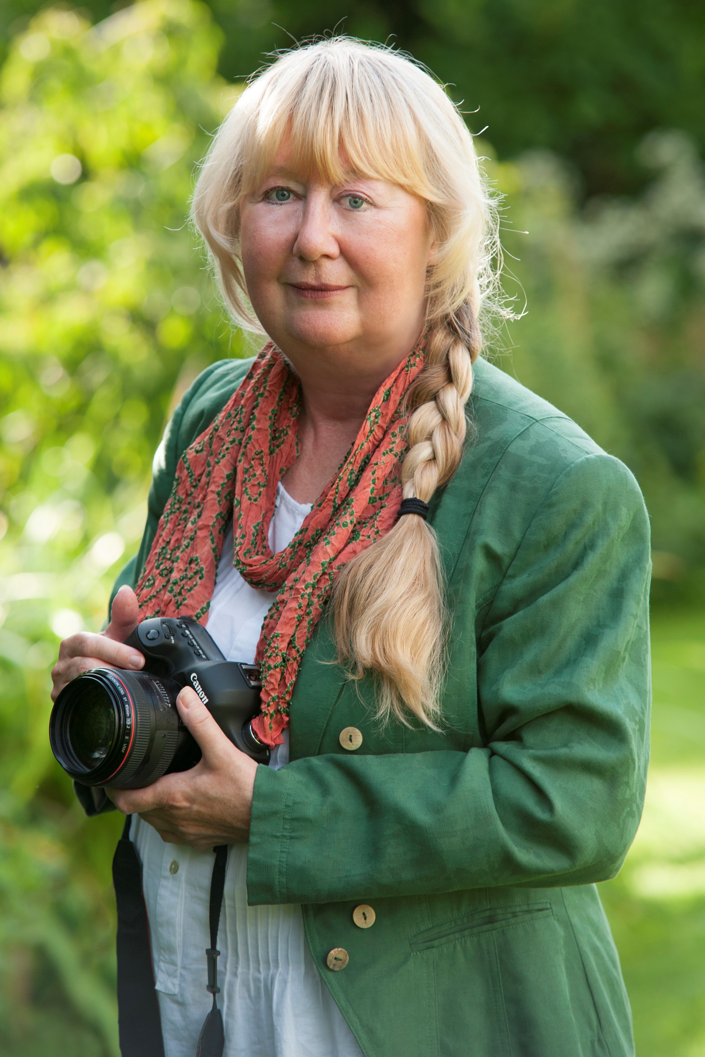 Gärten in Vitrinen – Marion Nickig im Werdener Rathaus - Athesia ...